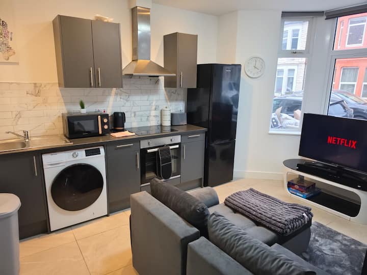 1br Ground Floor Central Apartment With Garden - Cardiff