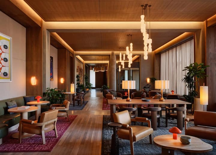 Near Harvard Stadium | Dining. Gym + On-site Bar - Cambridge, MA