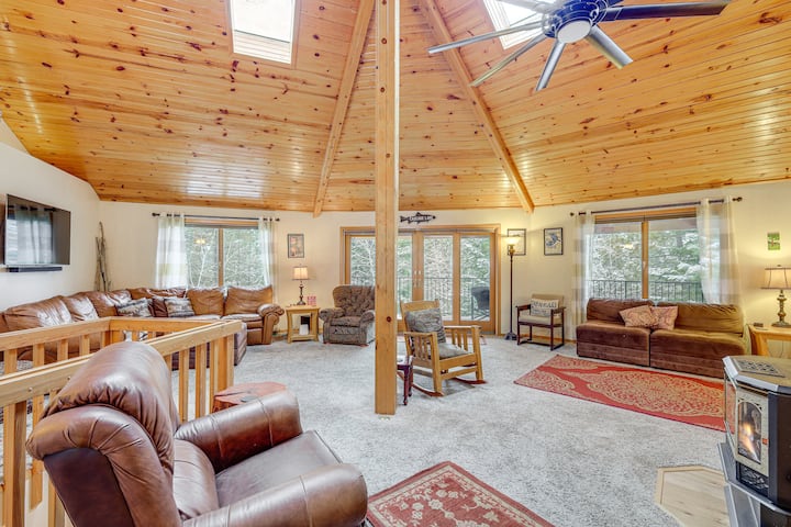 Deck + Game Room: Secluded Cabin Near Lake Cascade - Cascade, ID