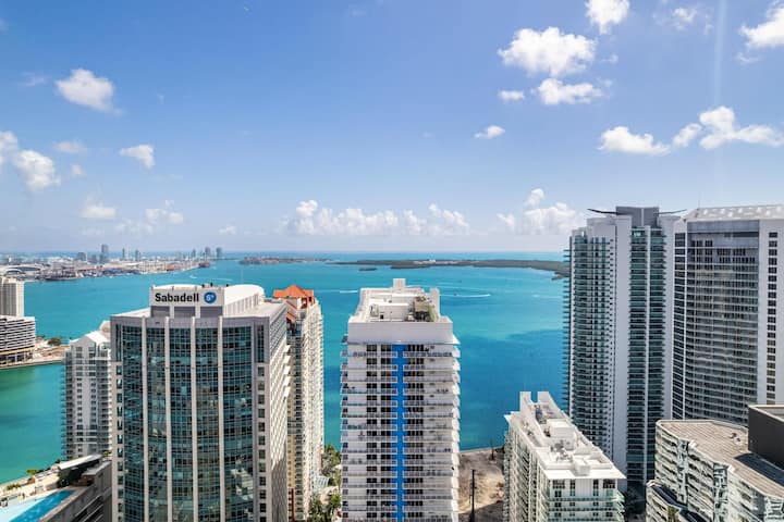Your Tropical Paradise Awaits In Iconic Brickell - Miami, FL