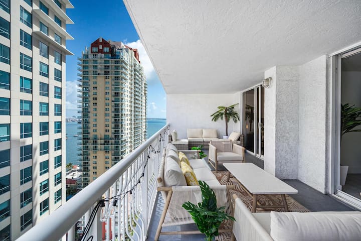 Your Tropical Paradise Awaits In Iconic Brickell - Miami