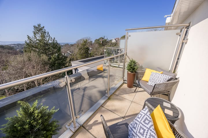 Going Coastal - Terrace With Views Towards The Inn - Poole