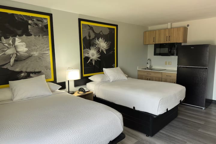 Super 8 Alexandria | Family Room With Kitchen - Alexandria, LA