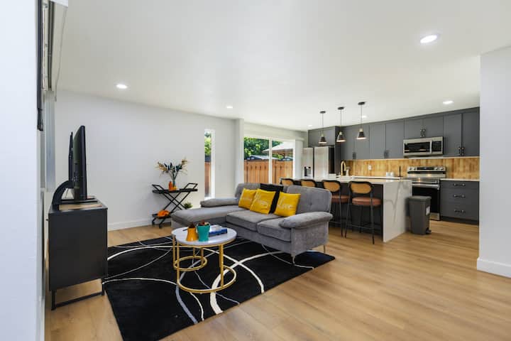 Stylish Eastside 3br Family Home | Prime Location! - Bellevue