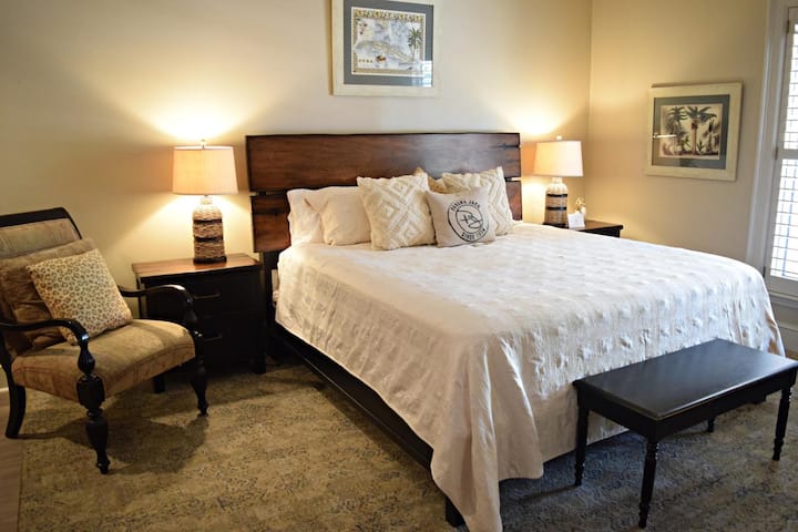 King Superior | Wyndham Jh Adams | High Point Hear - High Point, NC