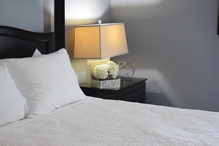 Wyndham Jh Adams | Queen Gallery | Market Style - High Point, NC