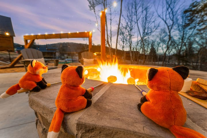 Poolside+firepit+hot Tub+slides+hidden Arcade - United States