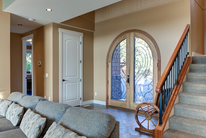 Whispering Owl Acres - West Kelowna