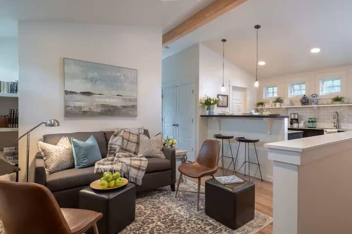 Cozy Loft Near Downtown Bozeman - Bozeman, MT