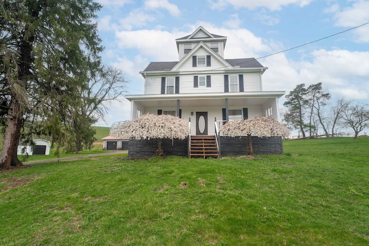 Herring House - Countryside Farmhouse Escape - Farmington, PA