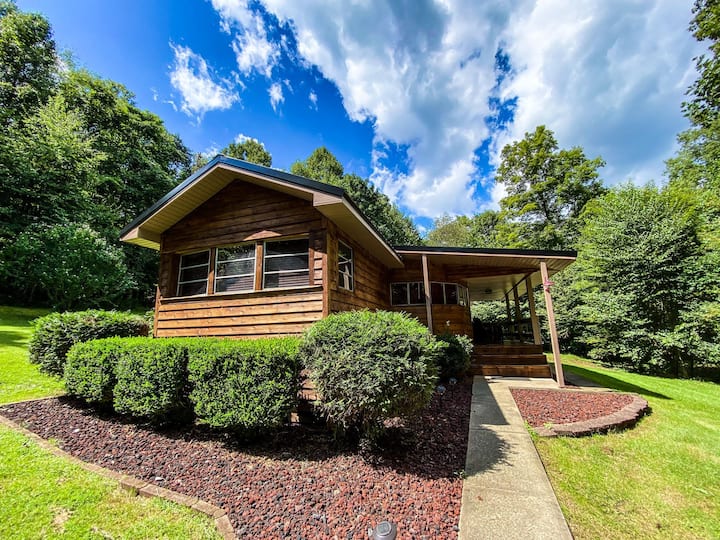 Peaceful Mountain Retreat W/ Hot Tub - Farmington, PA