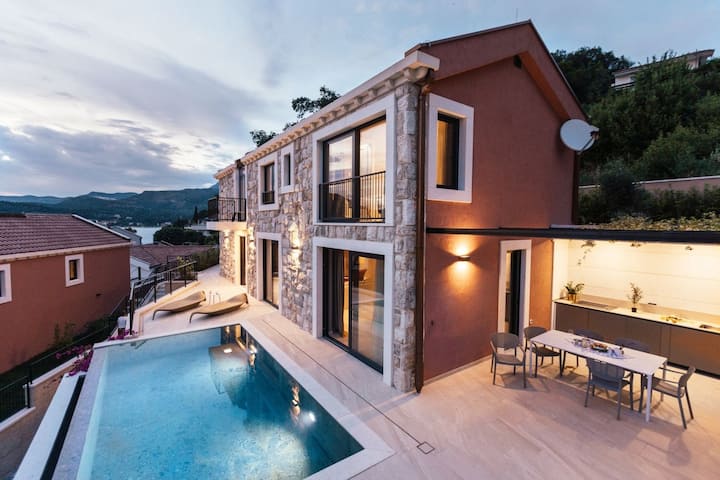 Luxury Villa With Heated Pool Near Dubrovnik For 6 - Slano