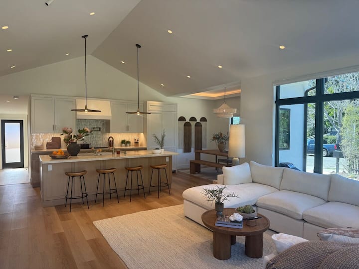 New - Coastal Retreat - Remodeled, A/c, Hot Tub - Santa Barbara, CA