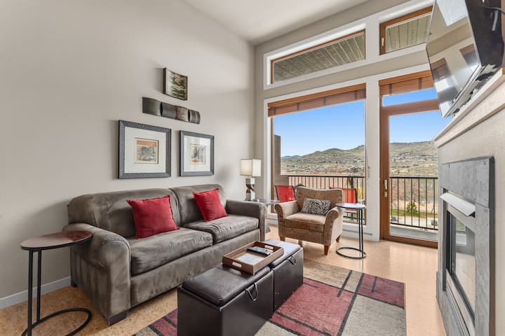 Lake Chelan View Condo | Pool, Hot Tub, Sleeps 6 - Chelan, WA