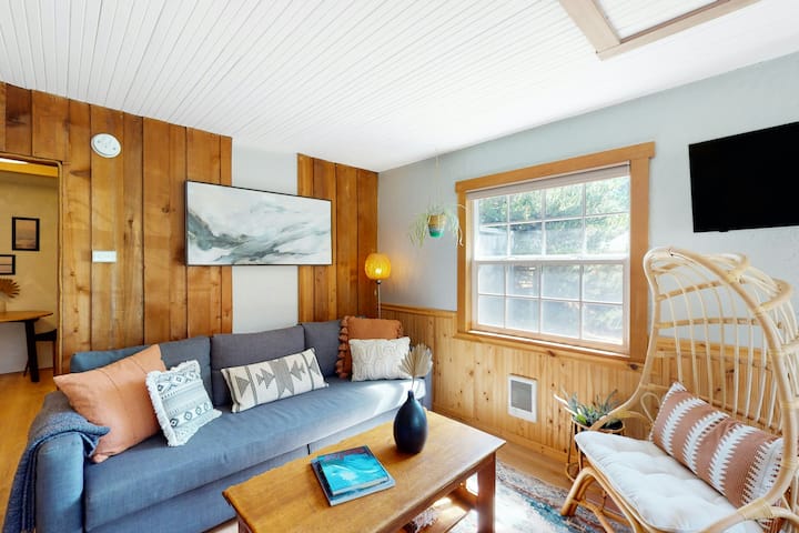 Inviting Studio In Seaside With An Enclosed Yard - - Seaside, OR