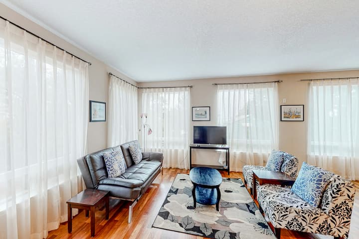 3br Oceanview Dog Friendly | Fireplace | Deck - Newport, OR