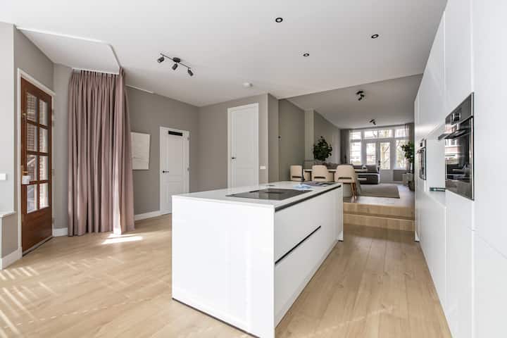 Spacious Blijdorp Home With 4 Double Beds - Rotterdam