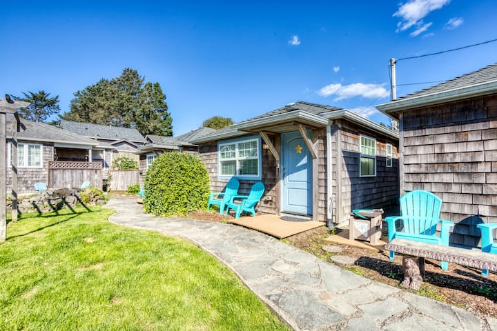 Three Sunny Cottages In A Great Location Near Down - Cannon Beach, OR