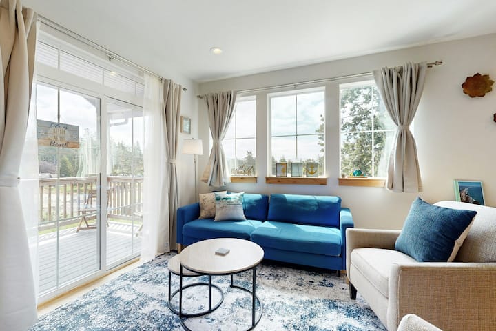 Quaint Second Floor Home One Mile From The Ocean; - Manzanita, OR