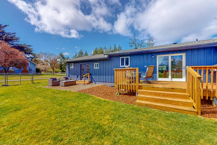 Bright Home With Large Yard, Deck & Firepit - Walk - Ocean Park, WA