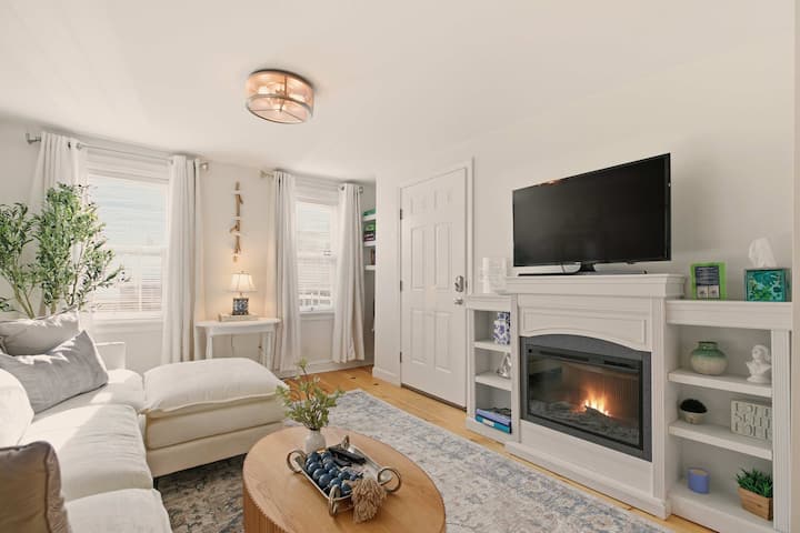 Happy Hideaway Walk To Thames St + Waterfront - Newport, RI