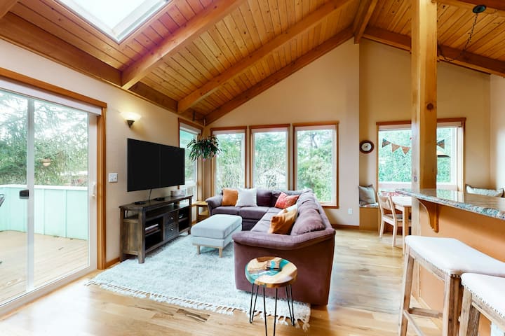 3br Dog-friendly Coastal Home With Wood Fireplace - Manzanita, OR