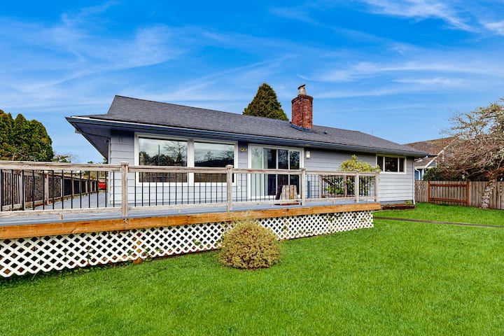 3 Br Home - Riverfront W/ Deck, Wifi, W/d - Cannon Beach, OR