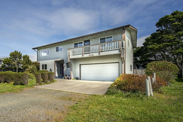 Charming 4br Oceanview Dog Friendly | Balcony - Bandon, OR