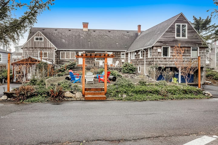 5br Dog Friendly | Patio | Firepit - Cannon Beach, OR