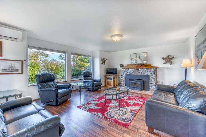 Oceanview Dog Friendly 3br Near Beach | Fireplace - Shore Acres State Park, Coos Bay