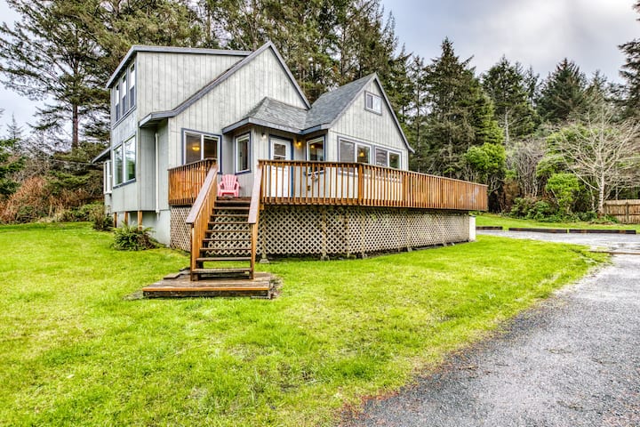 Dog-friendly Home With Wood-burning Fireplace And - Shore Acres State Park, Coos Bay