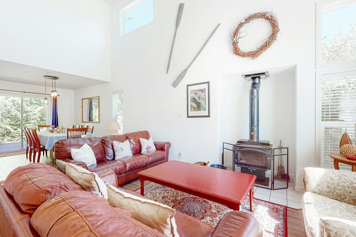 3br With Patio, Firepit, Fast Wifi, Full Kitchen - Manzanita, OR