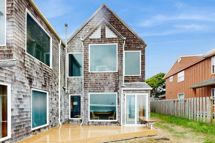 Lovely 3br Oceanfront | Dog Friendly | W/d - Bandon, OR