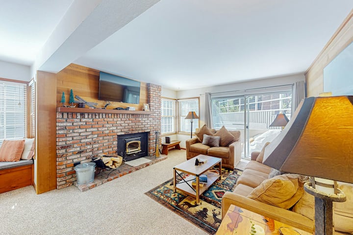 Inviting 2br 2nd-floor | Balcony - Mammoth Lakes, CA