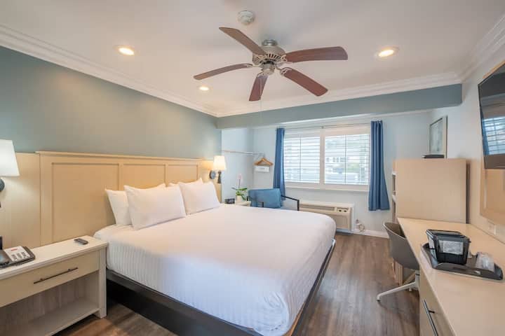 Ramada Redondo | King + Sofa Bed | Near The Coast - Redondo Beach, CA