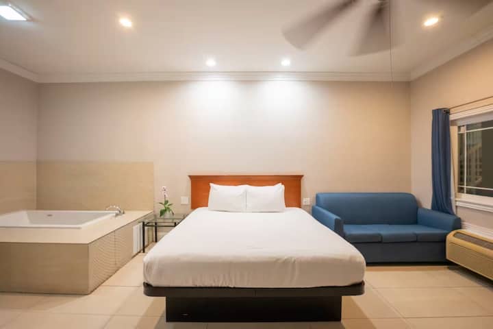 King Studio | Ramada Redondo | Walk To The Pier - Torrance, CA
