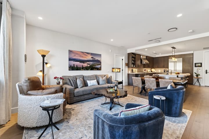 Chic Condo • Pool + Hot Tub Access • Ski Shuttle - Avon, CO