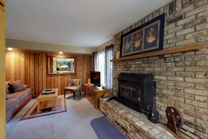 Delightful 1br | Balcony | Hot Tub - Mammoth Mountain, CA