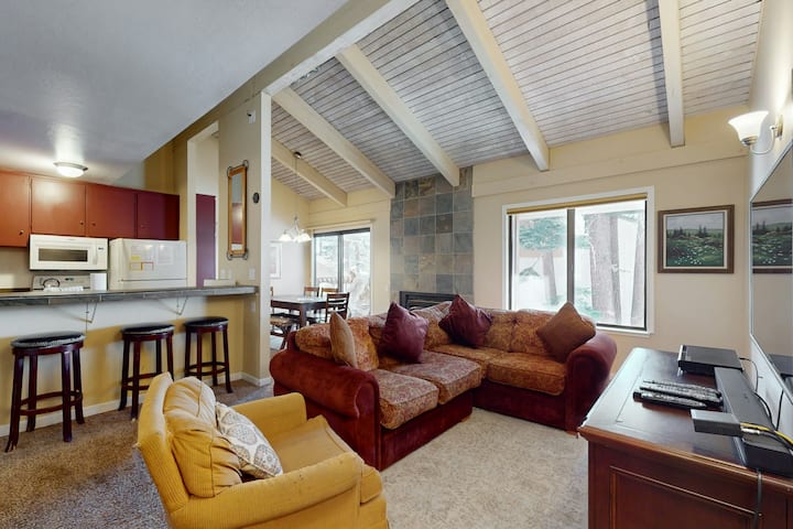 Spacious 2br 2nd-floor | Deck | Dog Friendly - 馬麥斯湖