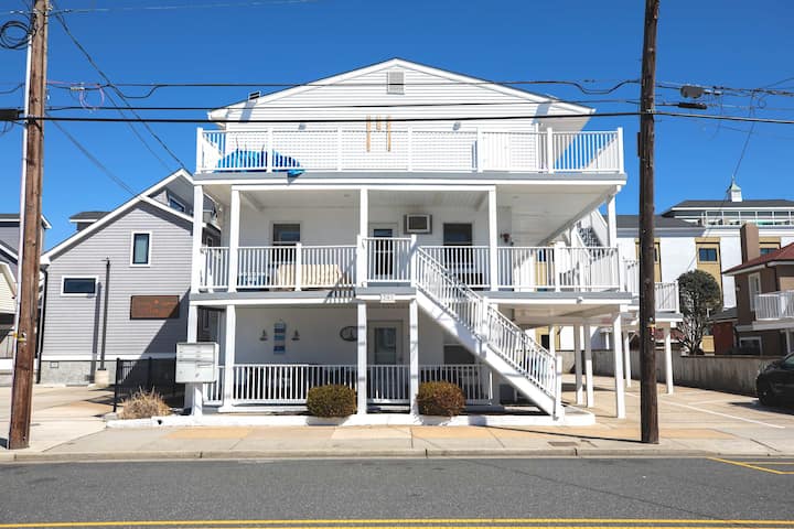 Cozy Beachside Retreat - Wildwood, NJ