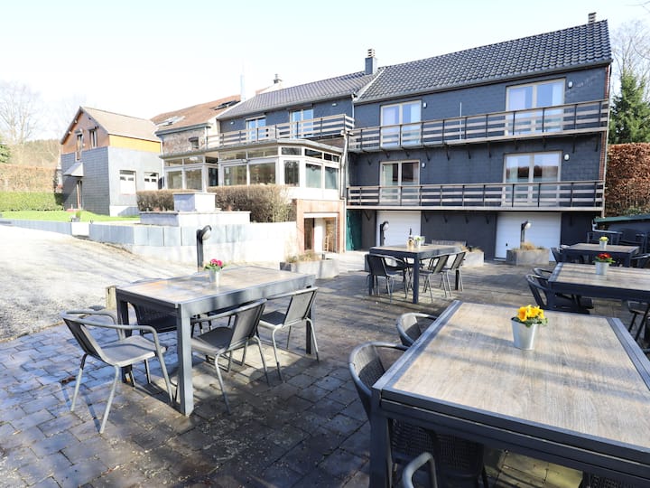 Grand Hôtel Rénové Avec Billard, Kicker Et Jeux - Limbourg (province belge)