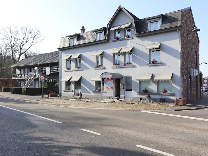 Ancien Hôtel Confortable Avec Billard Et Kicker! - Limburg (Belgische provincie)