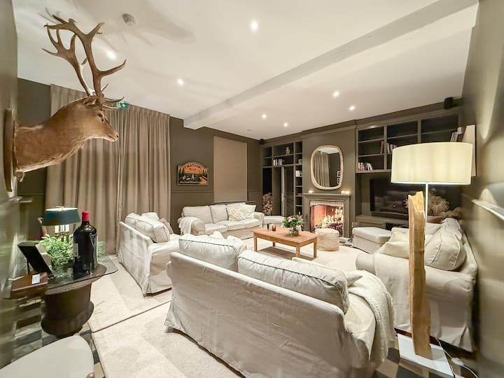 Superbe Demeure Avec Cheminée, Billard Et Sauna - Dinant