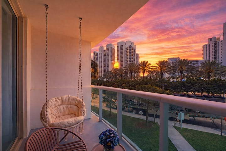 Stunning 1br Condo W/pool & Tennis Court - Sunny Isles Beach, FL