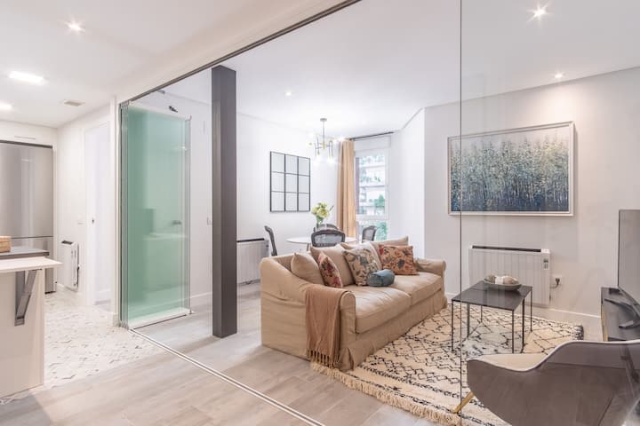 Chic Central Madrid Apartment With Light - Madrid