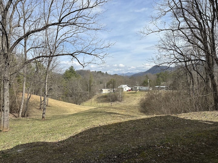 Partridge Place Hideaway - Upper Unit - Cherokee, NC