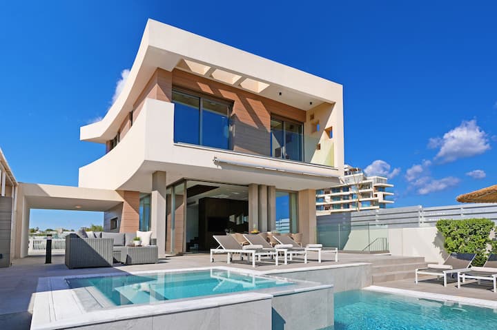 Suncity Icon - Luxury Beachfront Villa - Ayia Napa