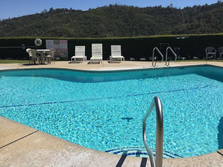 Near Yosemite Trails | Free Parking + Breakfast - Mariposa, CA