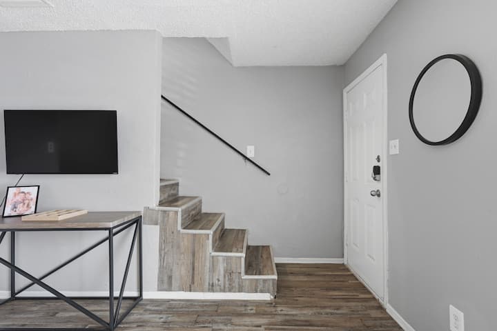Comfortable 1br Townhome For Longer Stays - Arlington, TX