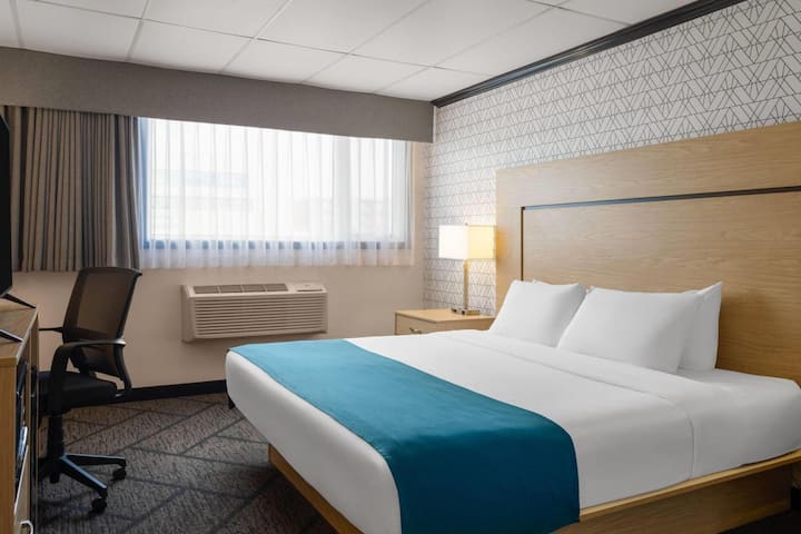 King | Wyndham Sternwheeler | Riverfront Stay - Whitehorse